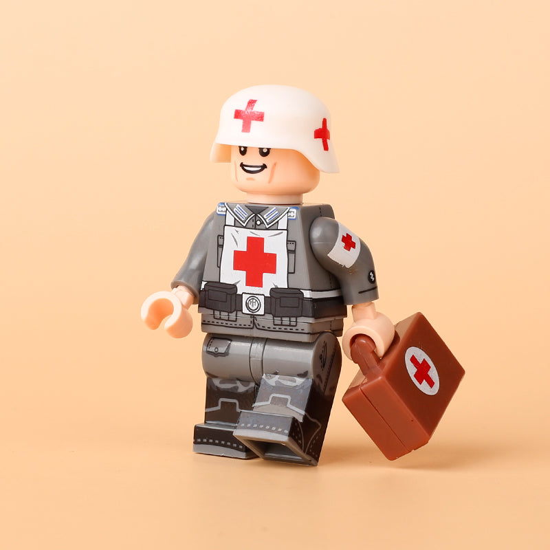 WW2 Nazi German - Field Medic Captain - [10] FIGURES + Medic Bag ...
